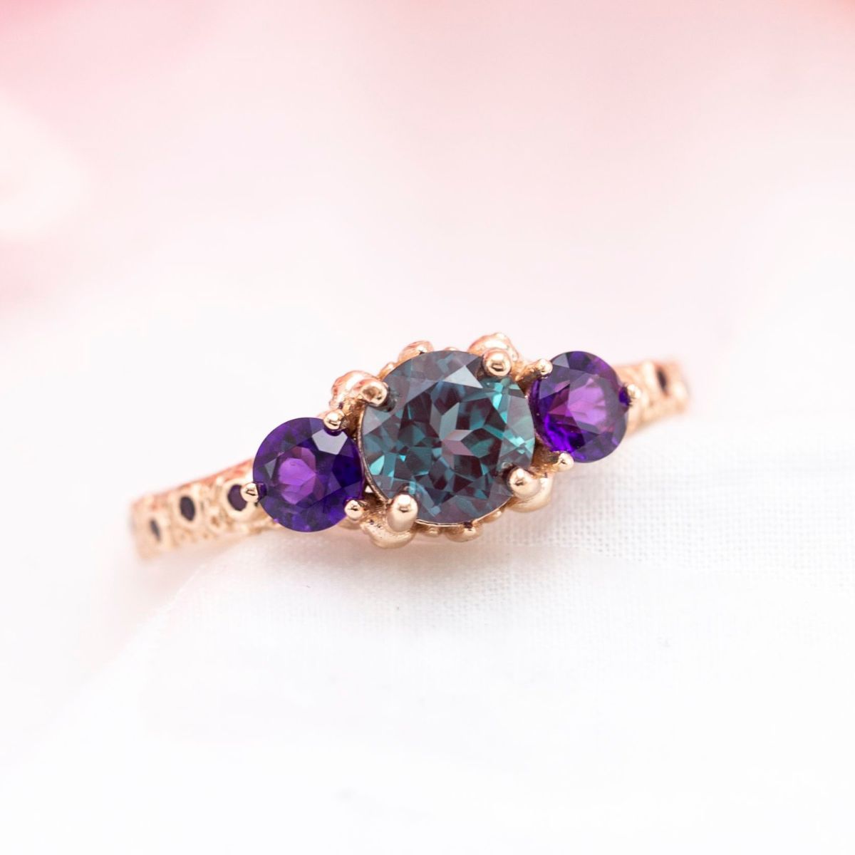 How to pick the perfect alexandrite | CustomMade.com