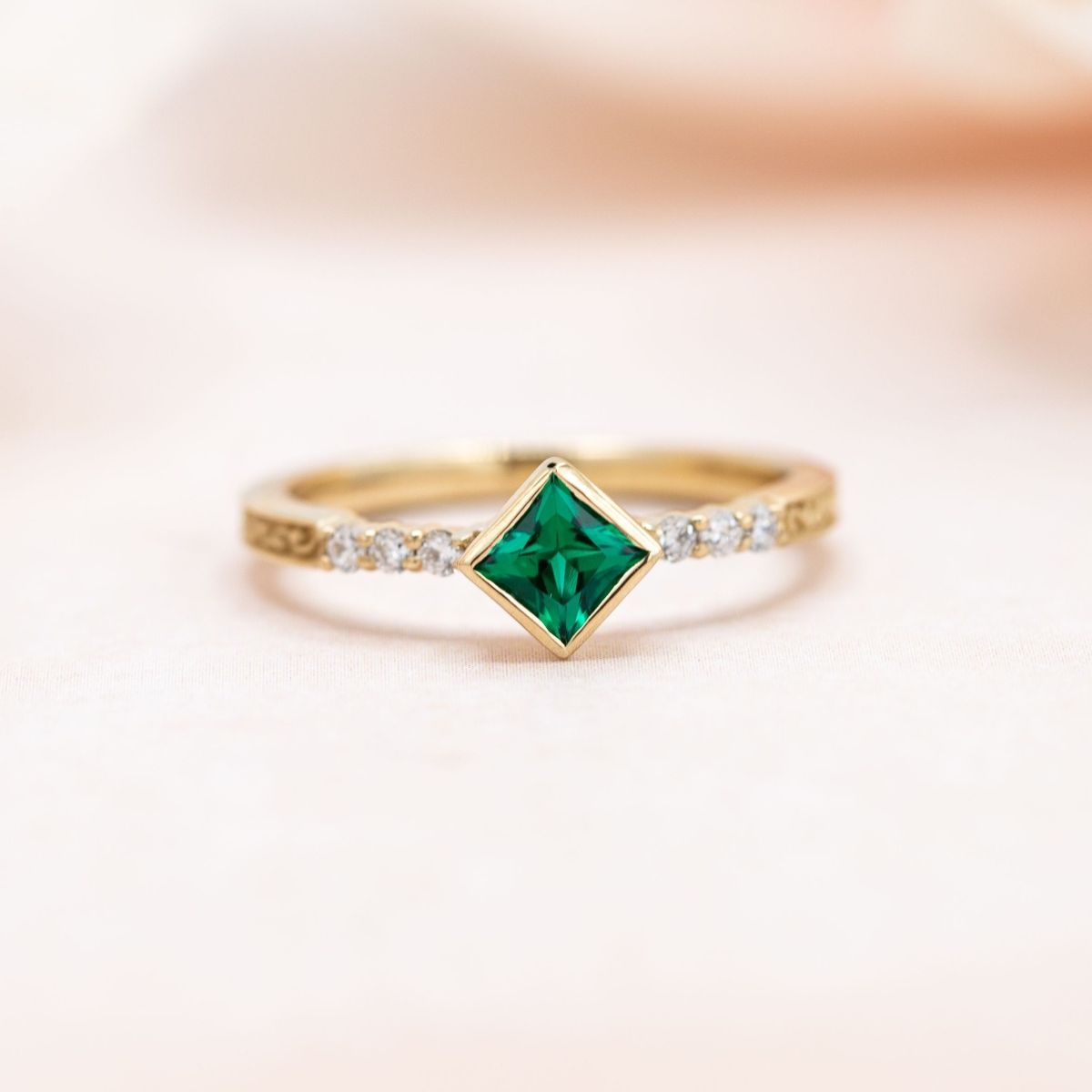 How to pick the perfect emerald | CustomMade.com