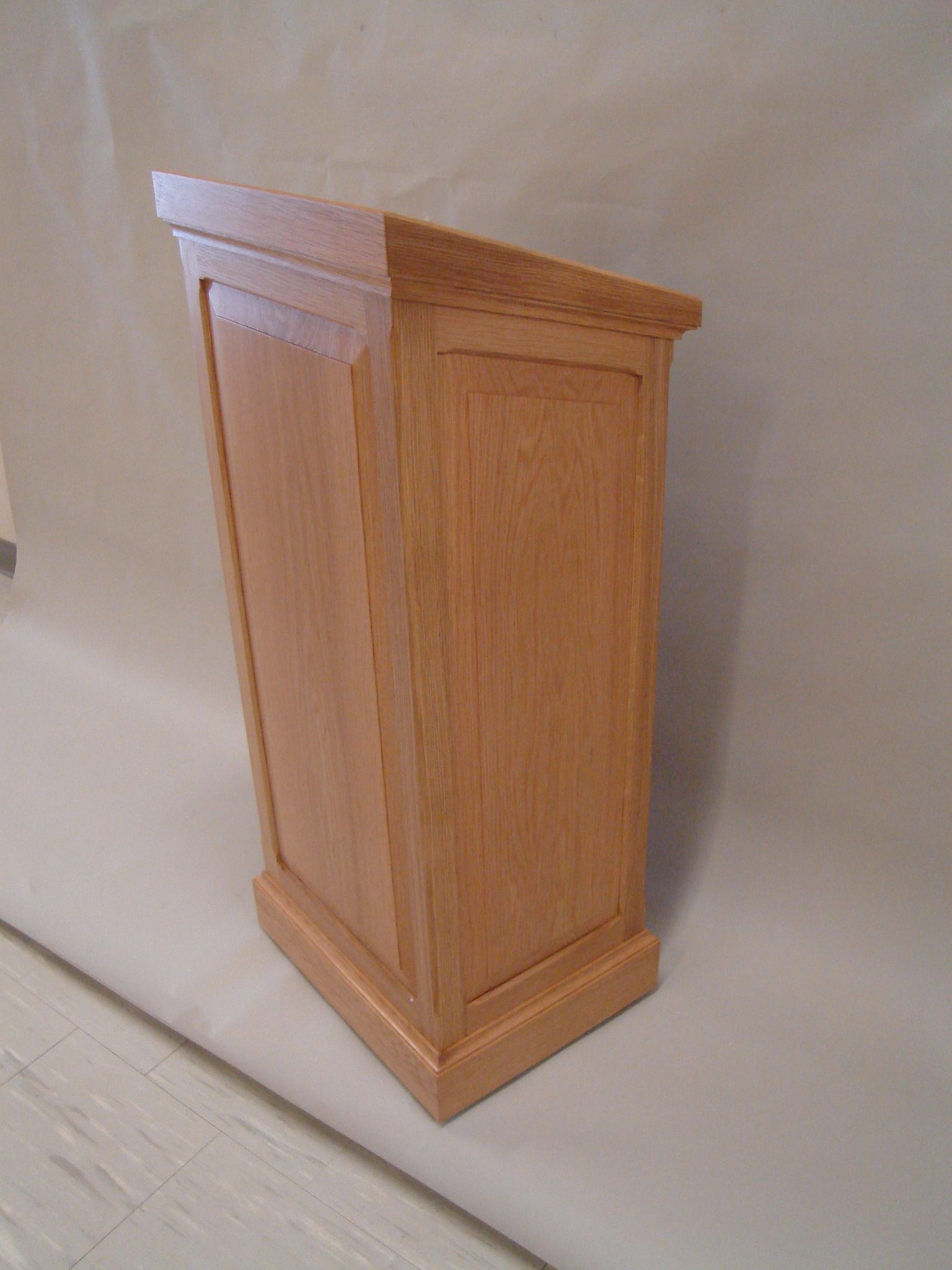 Custom Oak Lectern by Dwayne Bailey | CustomMade.com