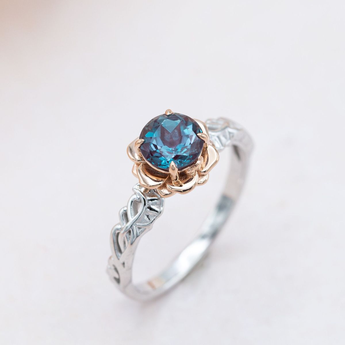 How to pick the perfect alexandrite | CustomMade.com
